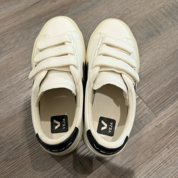 Veja | Shoes | Veja Recife Logo Extra White Black 3 Strap Leather ...